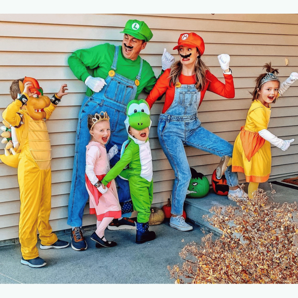 15 Epic Halloween Costume Ideas For Big Families
